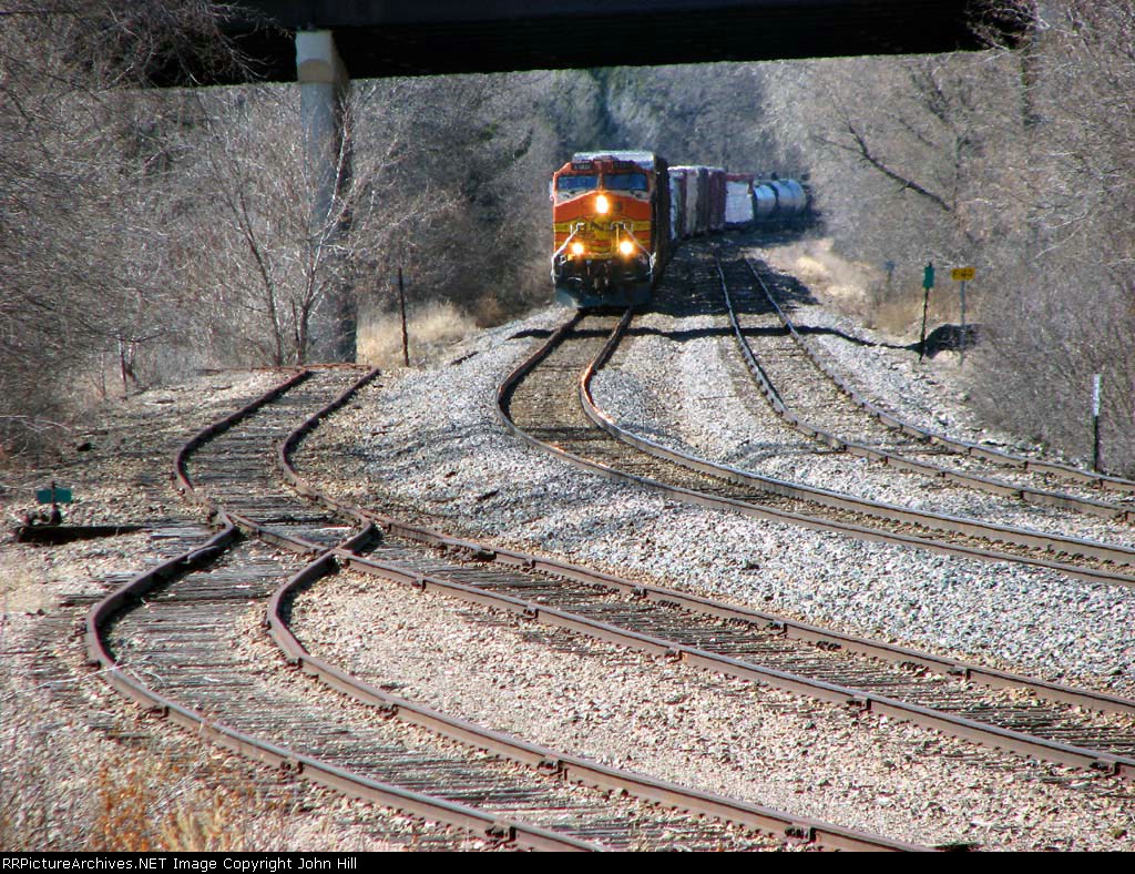 090329001 Eastbound BNSF manifest holds the main